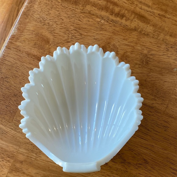 Milk Glass | Accents | Elegant White Shellshaped Milk Glass Dish | Poshmark
